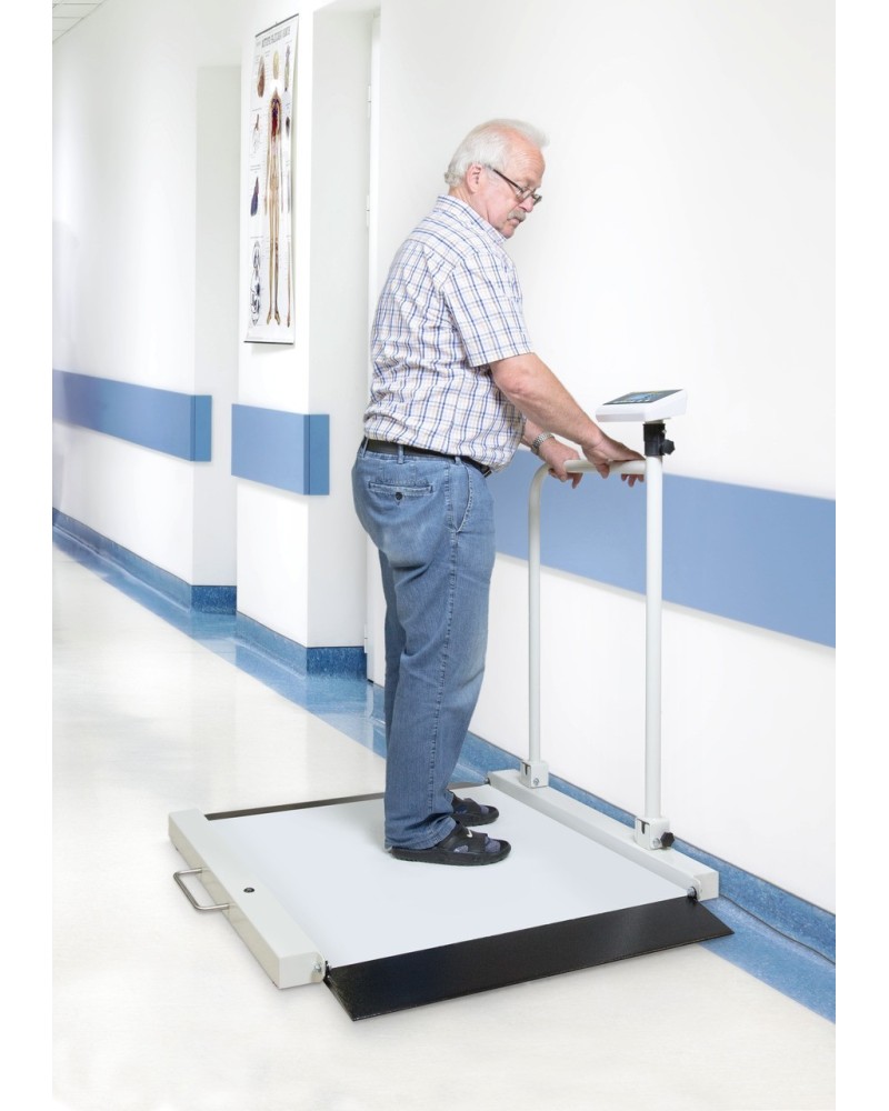 Wheelchair scale with practical handrail KERN MWA 300K-1PM